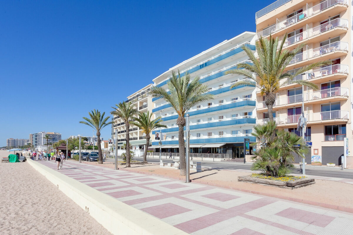 Hotel in Blanes - Beachfront hotel with SPA