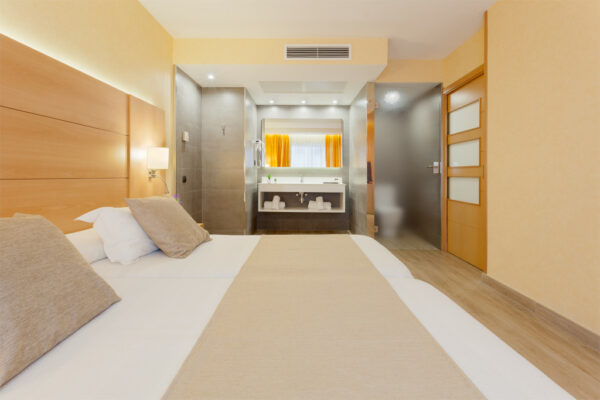 Hotel in Blanes - Beachfront hotel with SPA